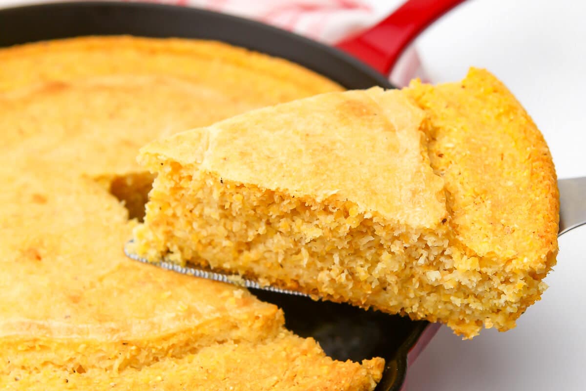 Vegan Cornbread (Skillet Cornbread) - The Hidden Veggies